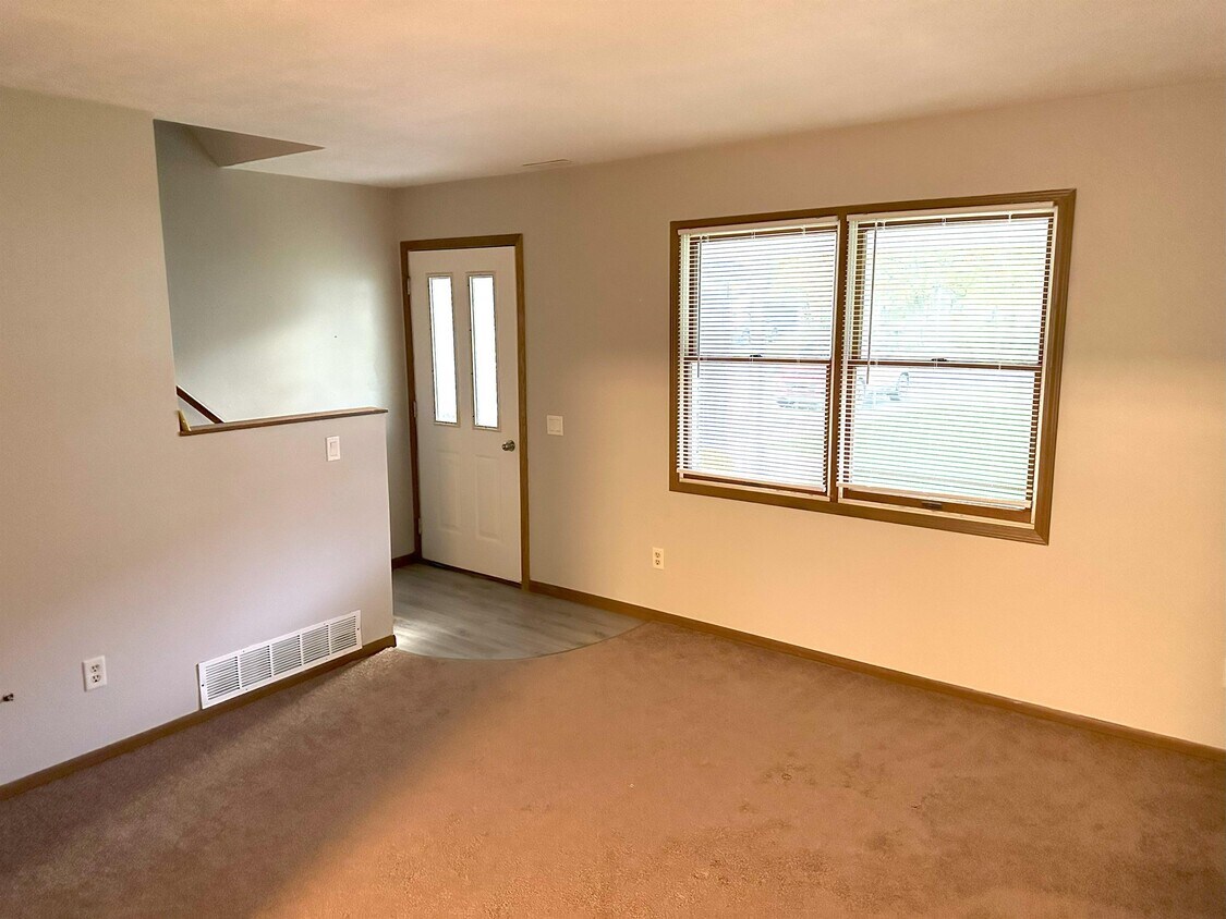 11 Spring St, Norwalk, OH 44857 - Townhome Rentals in Norwalk OH ...