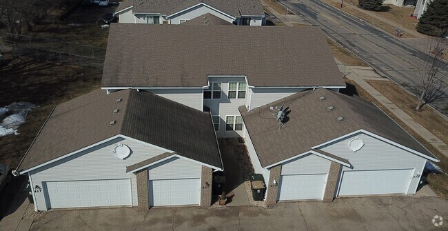 Stoneridge Estates Apartments for Rent with a Yard - Sun Prairie, WI ...
