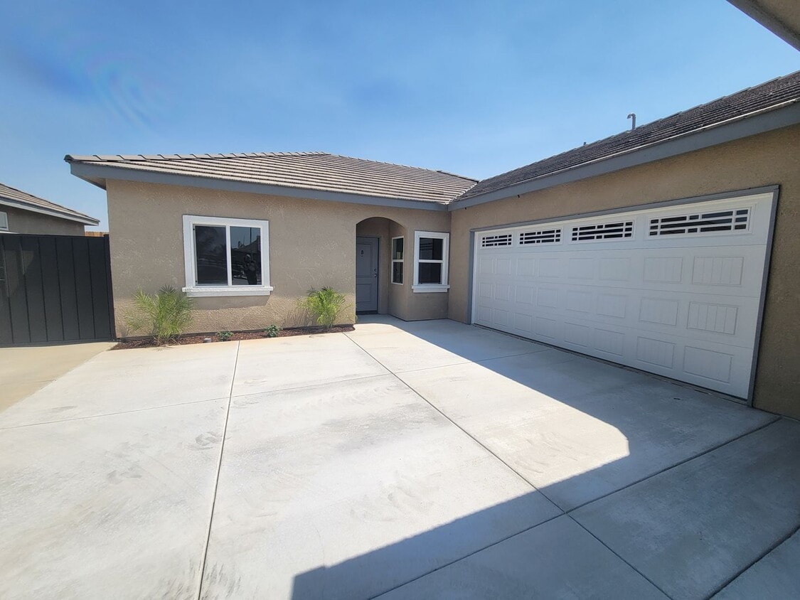 8414 Grandy St Unit 8414 Grandy B, Bakersfield, CA 93308 - Room for ...