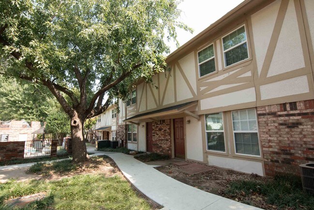 The Warwick Apartments - Oklahoma City, OK | Apartments.com