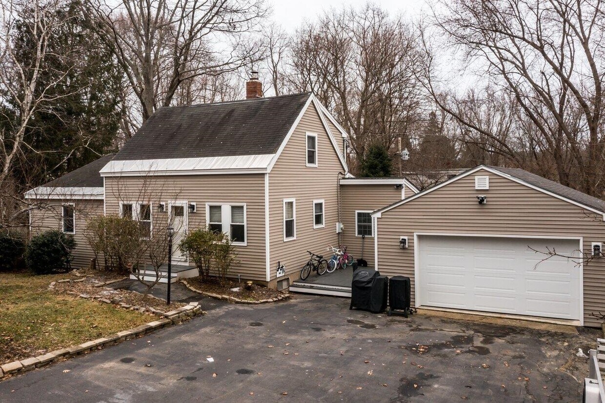 5 Dixon Ave, Eliot, ME 03903 - House Rental in Eliot, ME | Apartments.com