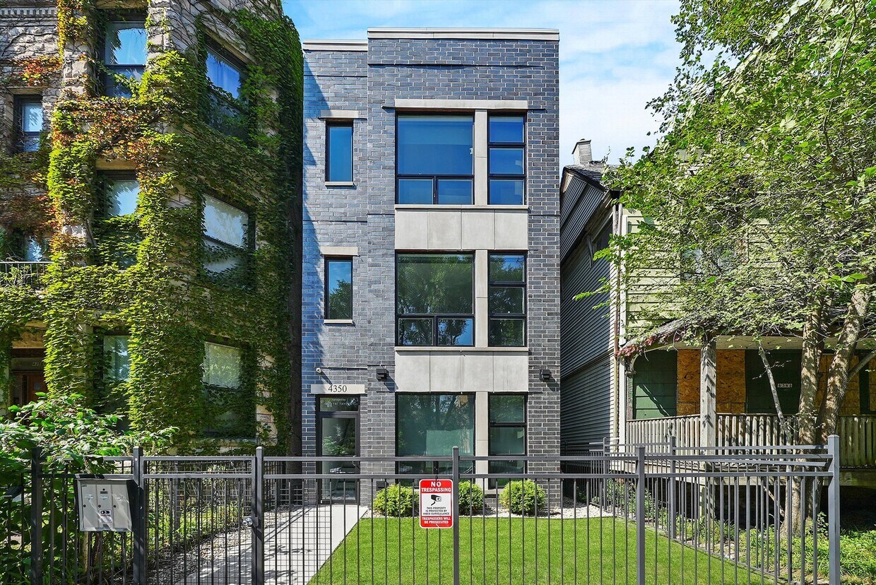 4350 S Berkeley Ave Unit 2, Chicago, IL 60653 - Room for Rent in ...