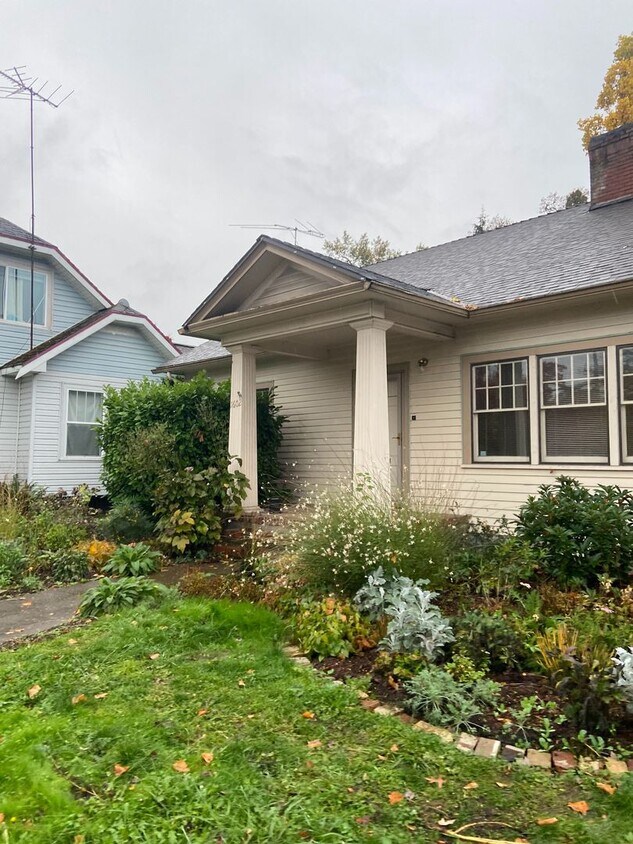 1602 Center St NE, Salem, OR 97301 - House Rental in Salem, OR ...