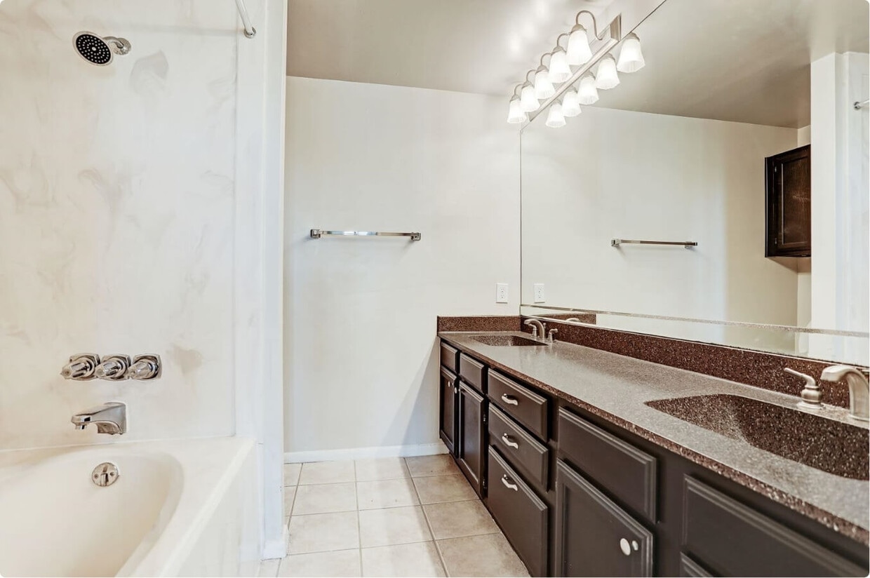 Legend Point Condominiums - 1300 Marina Bay Dr Kemah, TX 77565 ...