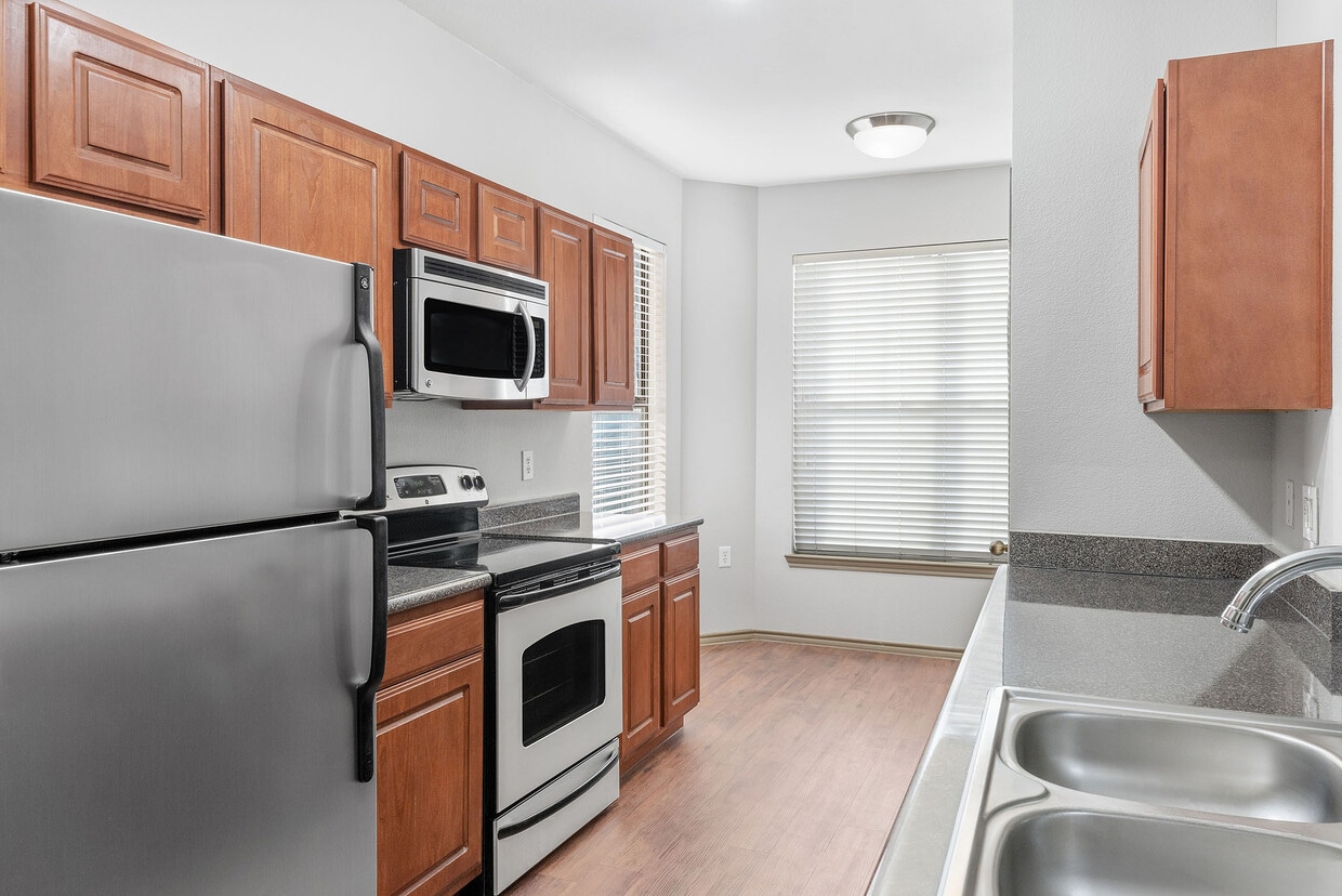 Lakeside Villas (Dallas) - 2502 Riverside Dr Grand Prairie, TX 75050 ...