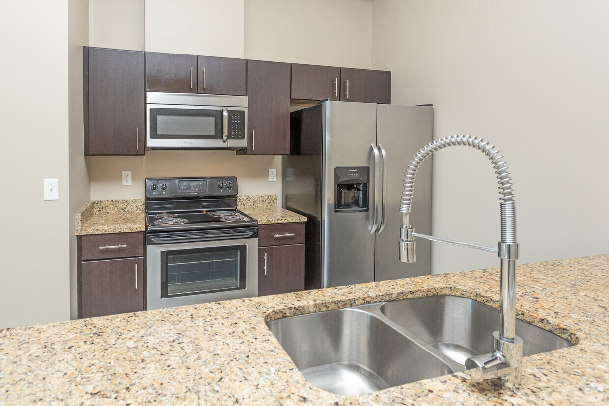 42 West Apartments - 18248 W 12 Mile Rd Southfield, MI 48076 ...