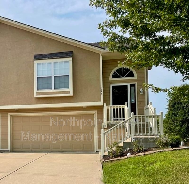 244 SW Chartwell Pl, Lee's Summit, MO 64082 - Condo for Rent in Lee's ...