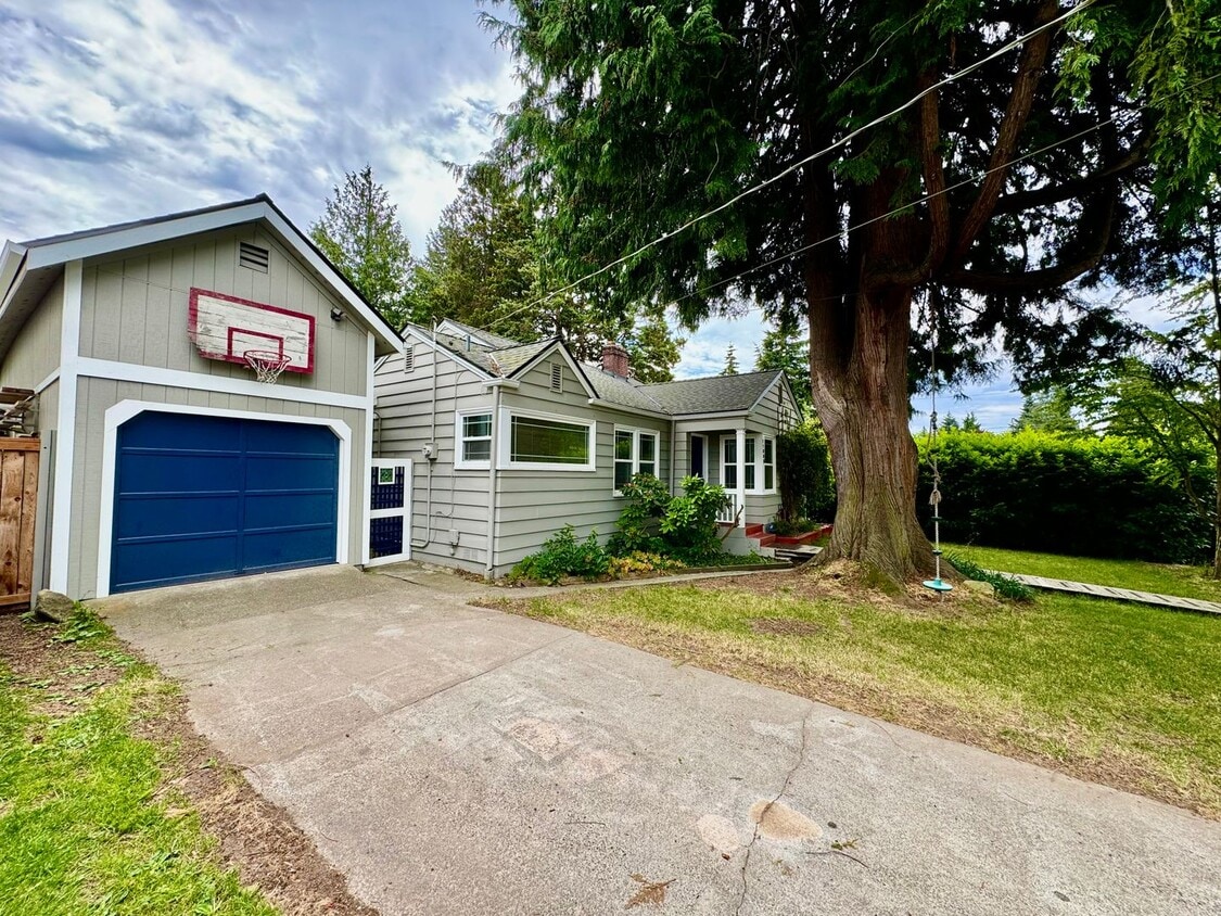 11008 Dayton Ave N, Seattle, WA 98133 - House Rental in Seattle, WA ...