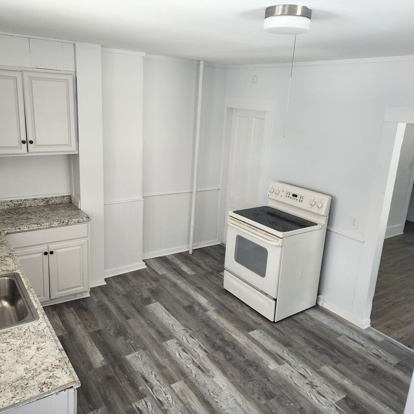 29-31 Lincoln Pl Unit A, Bristol, CT 06010 - Room for Rent in Bristol ...