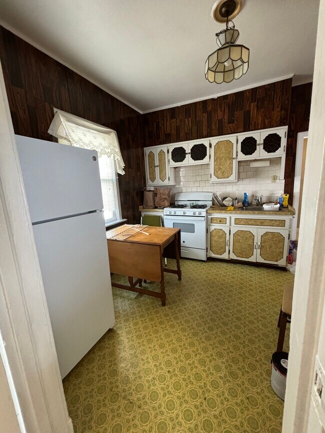 2023 Robin St Unit Downtairs, Lakewood, OH 44107 - 2023 Robin St ...