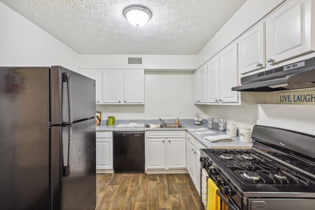 Apartments for Rent with a Walk-In Closet in Sherwood Park, Riverdale ...