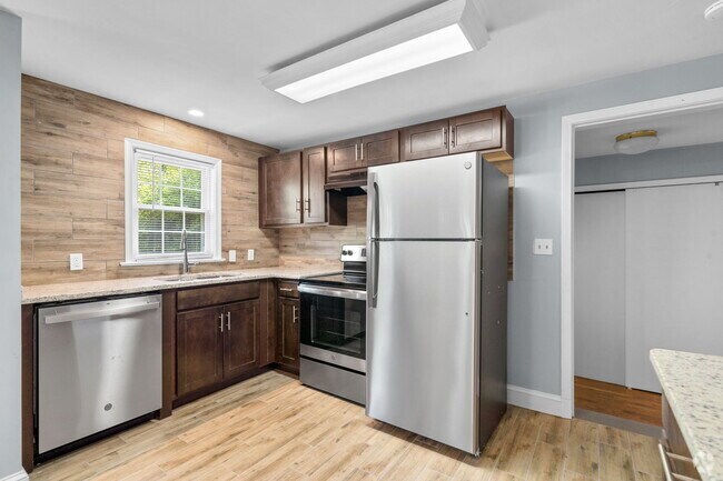 College Park Homes Apartments for Rent with Hardwood Floors - College ...