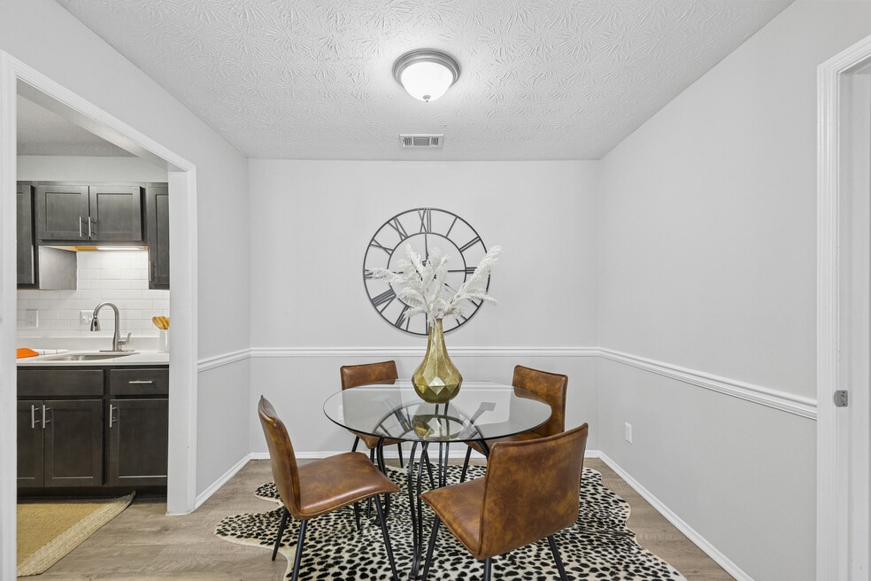 Apartments for Rent with a Living Room in The Promenade at Berkeley ...