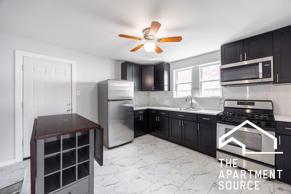 5128 W Henderson St Unit 3, Chicago, IL 60641 | Apartments.com