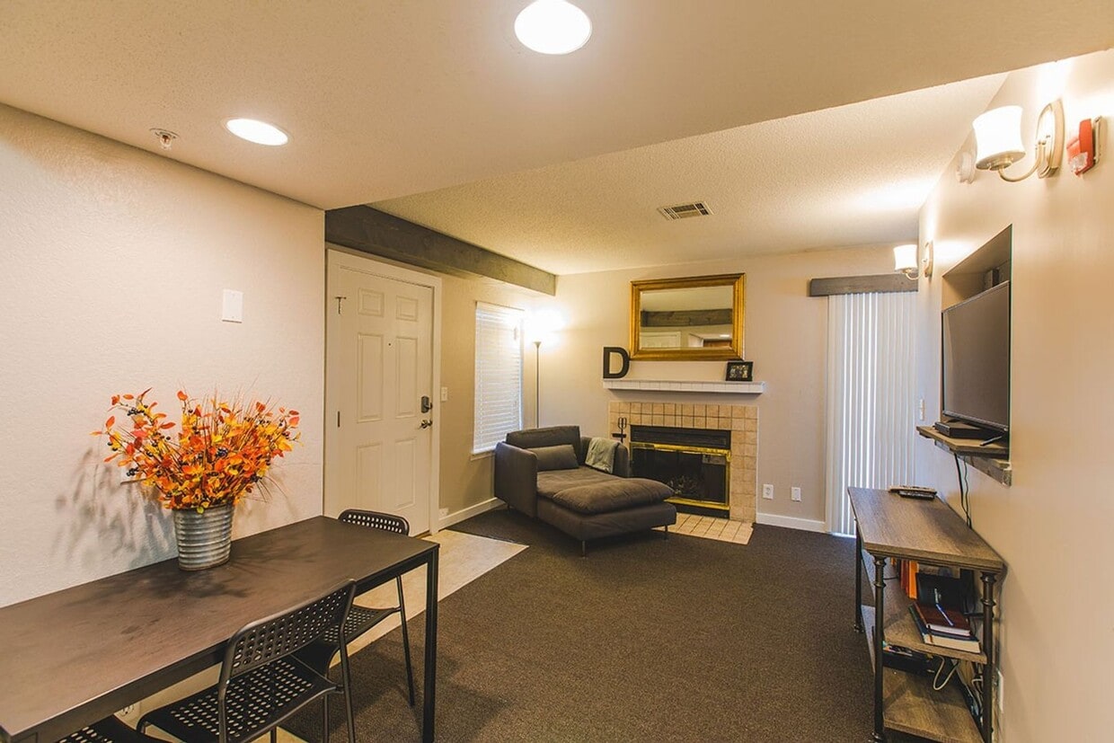 Waterfront Apartments (TCT 1600, LLC) - 1600 E Grand River Ave East ...