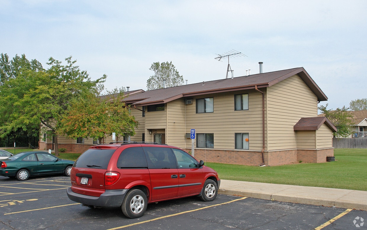 Woodside Village - 2812-2904 Crossridge Dr Racine, WI 53405 ...