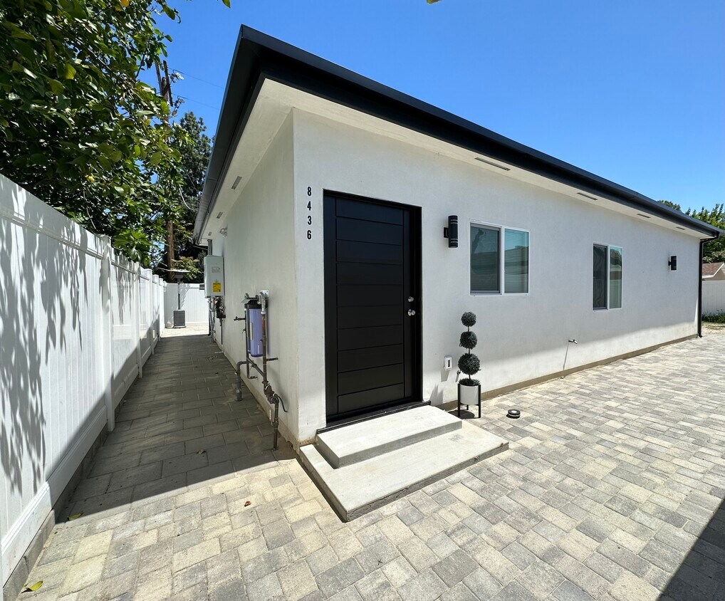 8434 Oakdale Ave, Winnetka, CA 91306 - House Rental in Winnetka, CA ...