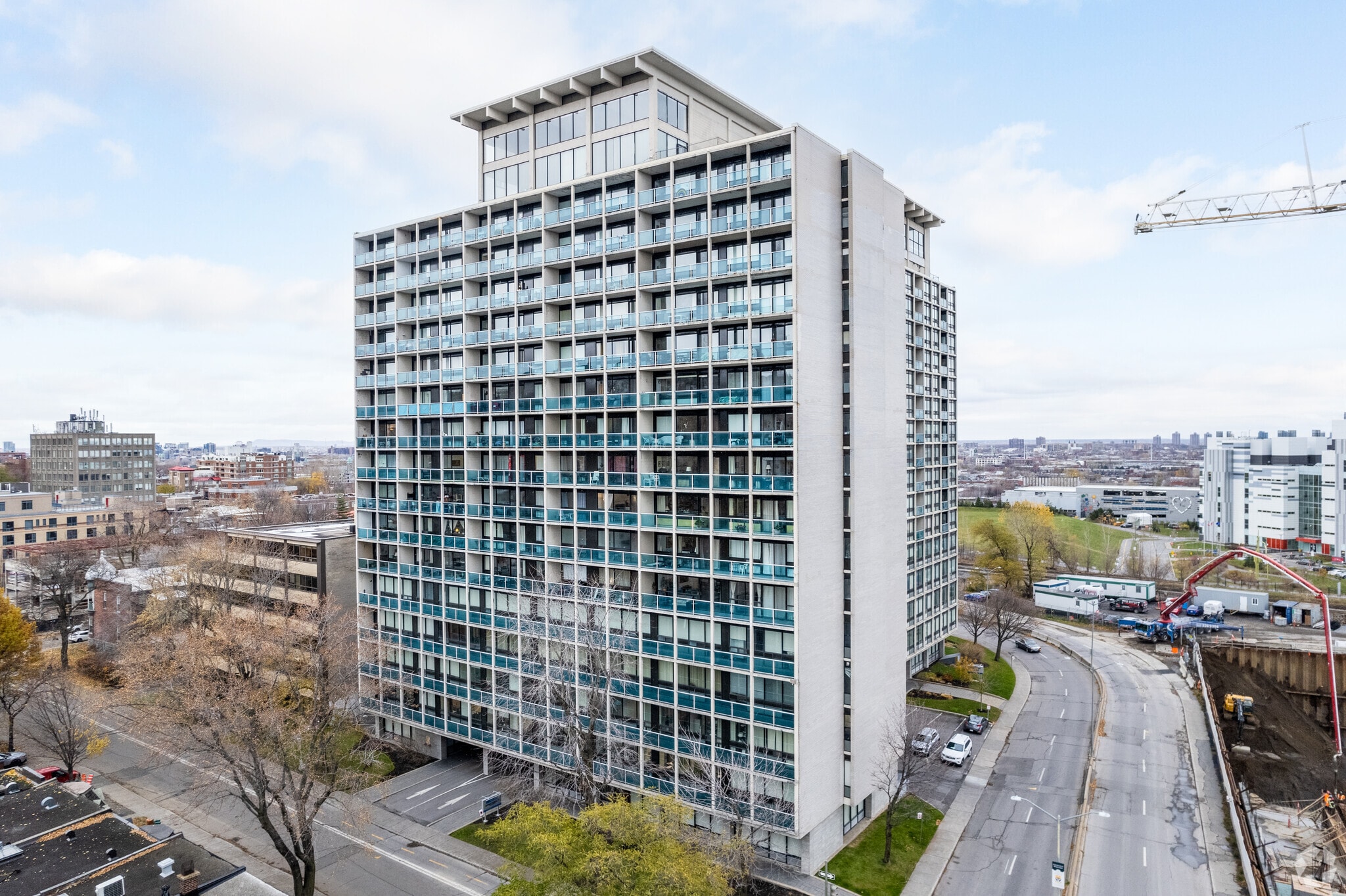 Château Maisonneuve Apartments - 4998 Boul De Maisonneuve O Westmount ...