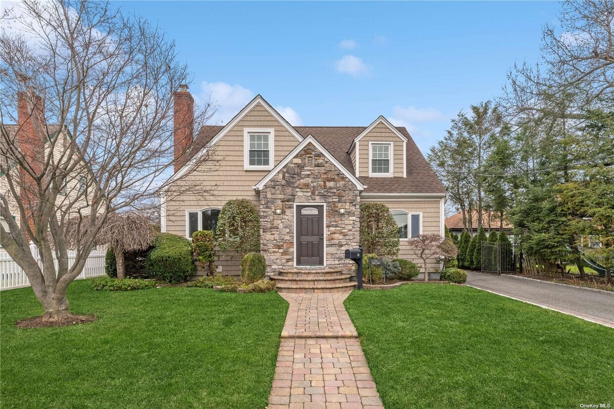 74 Custer Ave, Williston Park, NY 11596 - Room for Rent in Williston ...