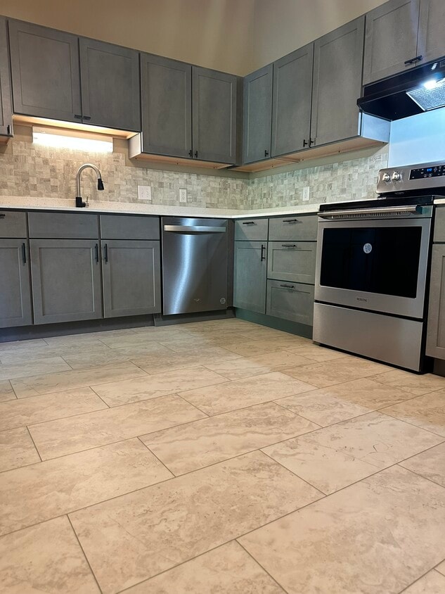 8020 Zane Ave N, Brooklyn Park, MN 55443 - Townhome Rentals in Brooklyn ...