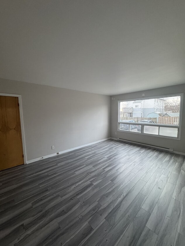 34 Verdun St Unit 8, Moncton, NB E1E 2Y5 - Apartment for Rent in ...