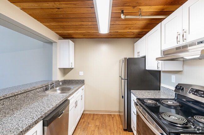 West Side Apartments for Rent with High Ceilings - Manchester, CT - 10 ...