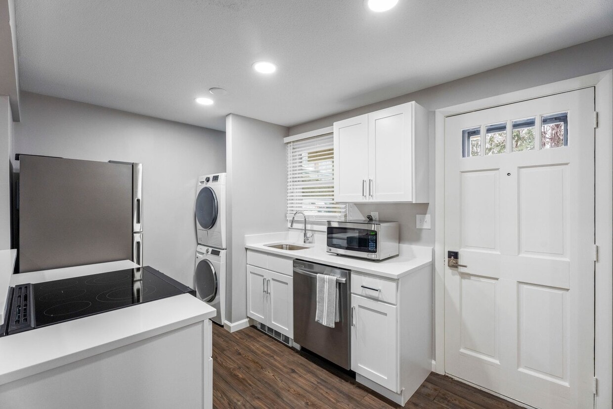 Harbor View - 360 Thames St Groton, CT 06340 | Apartments.com
