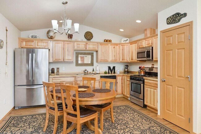 1807 Miranda Ct Unit 1, Kenai, AK 99611 - Room for Rent in Kenai, AK ...