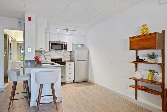 Capri on Camelback - Apartments in Phoenix, AZ | Apartments.com