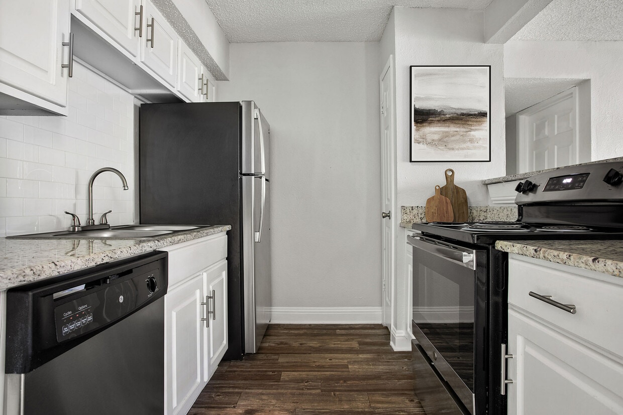 Bristol Grapevine - 2400 Timberline Dr Grapevine, TX 76051 | Apartments.com