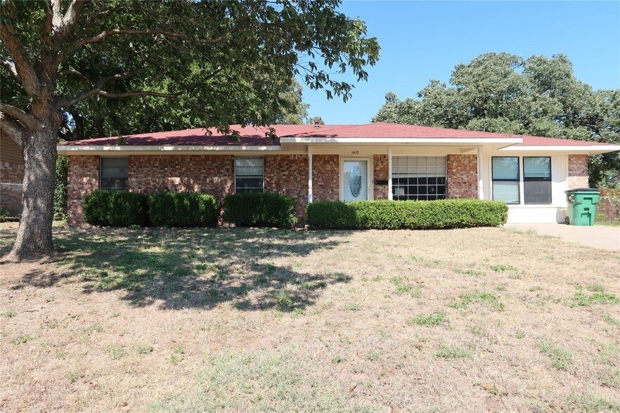 1410 Sanders St, Bowie, TX 76230 | Apartments.com