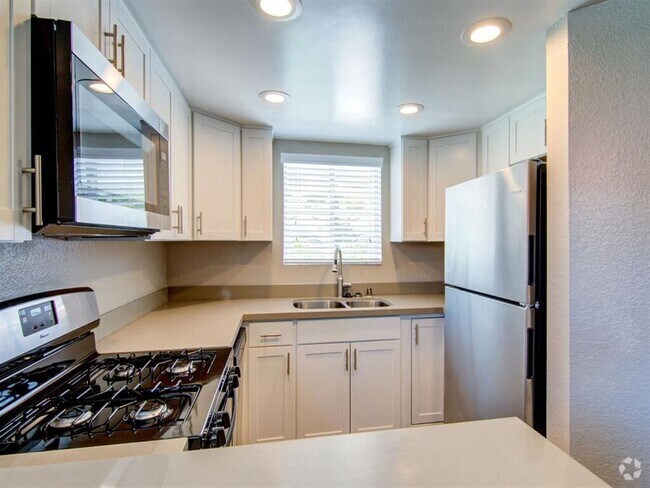 Ivey Ranch-Rancho Del Oro Student Apartments for Rent - Oceanside, CA ...