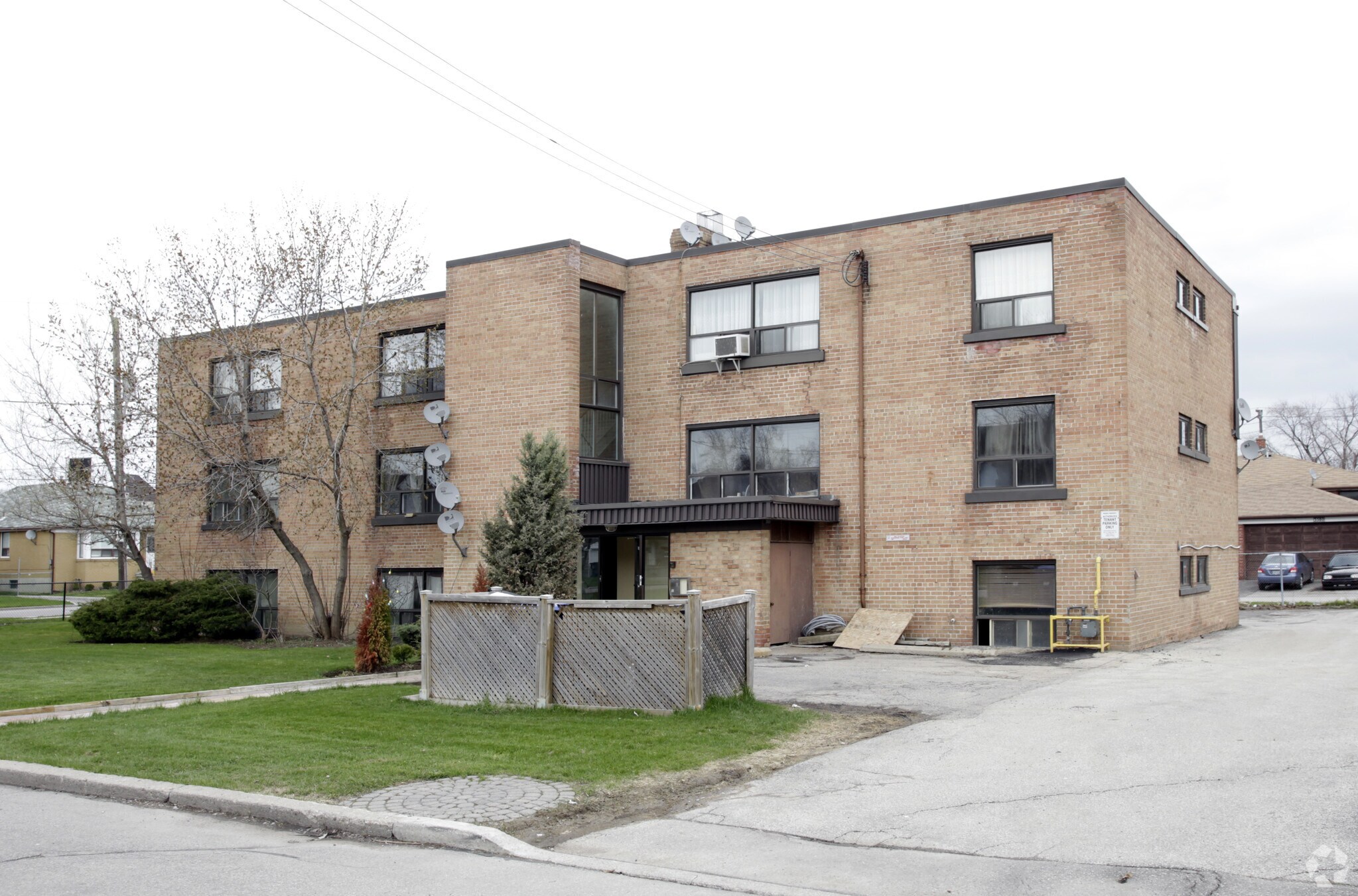 17 Anthony Rd, Toronto, ON M3K 1A9 Apartments - 17 Anthony Rd Toronto ...