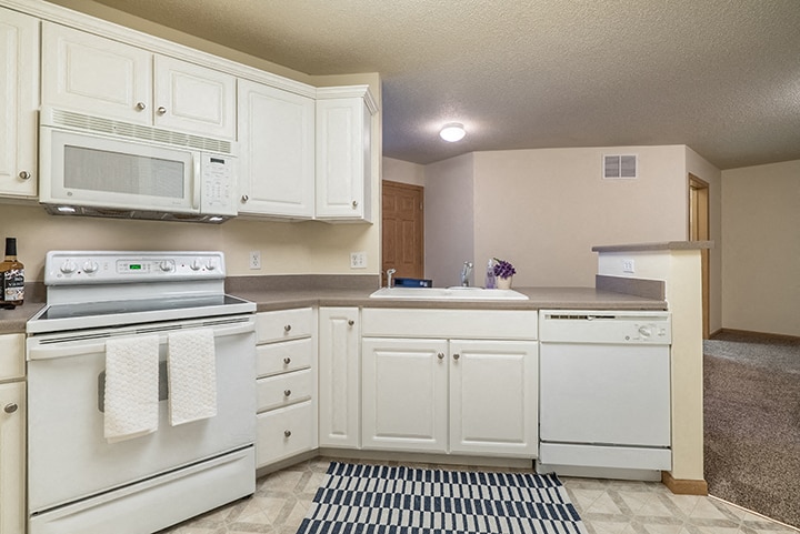 Pinebrook Apartments - Apartments in Lincoln, NE | Apartments.com