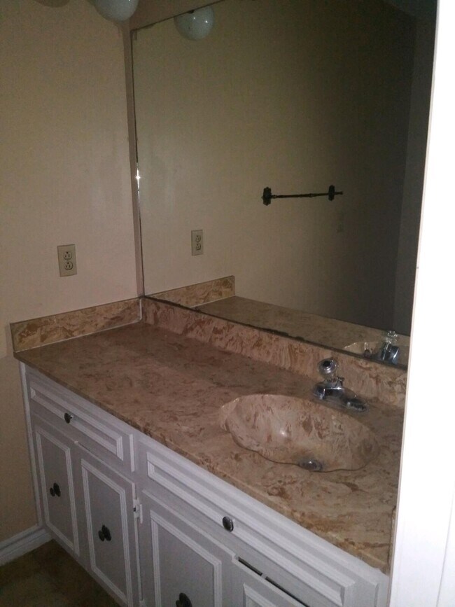 811 Old Ranch Road 12, San Marcos, TX 78666 - Townhome Rentals in San ...