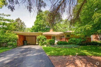 Village of Lake Bluff Apartments under $2,100 - Lake Bluff, IL - 1 ...