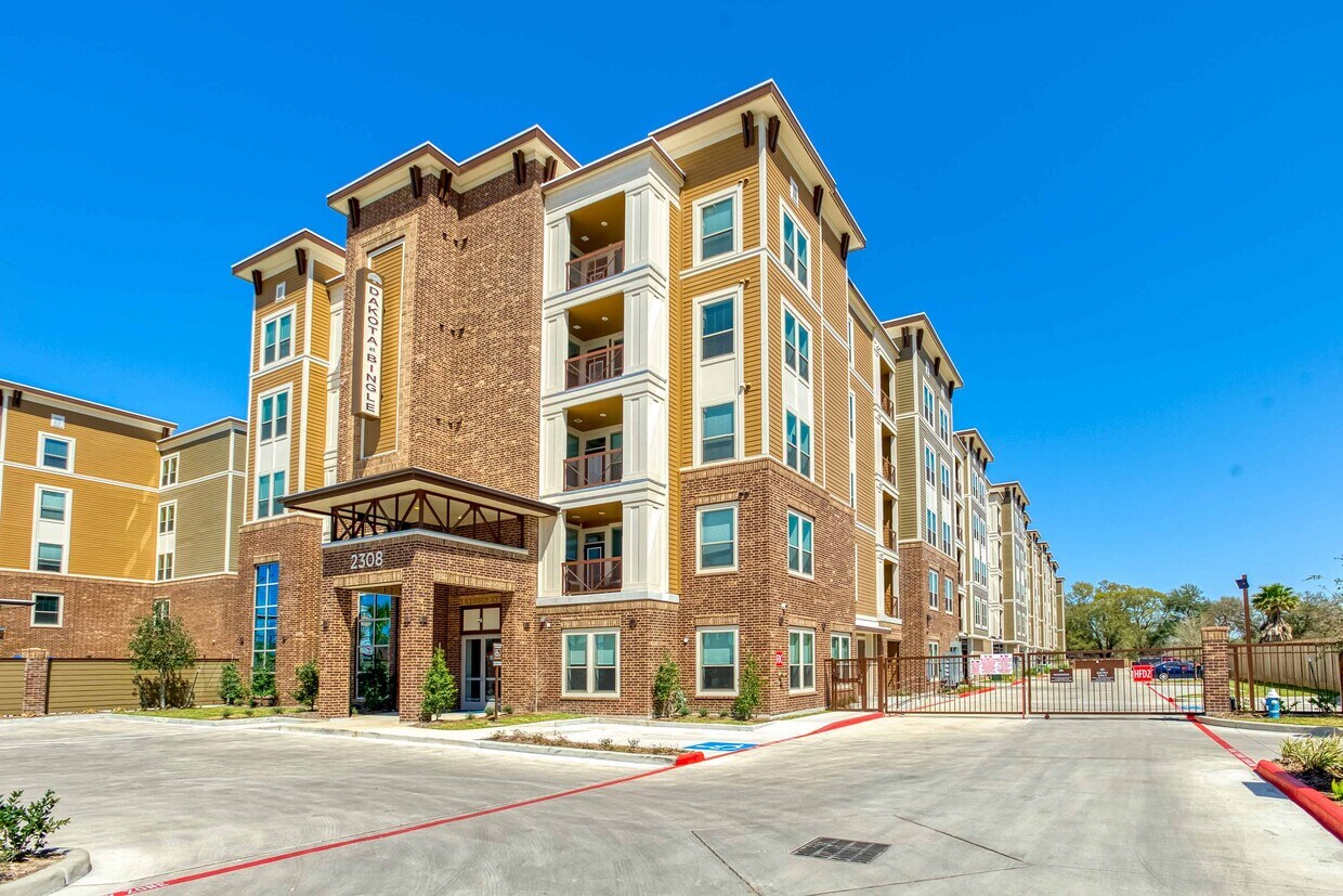 Belle Spring Branch - 2308 Bingle Rd Houston, TX 77055 | Apartments.com