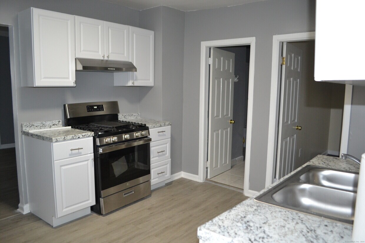 255 Walnut St Unit 2, Waterbury, CT 06704 - Room for Rent in Waterbury ...