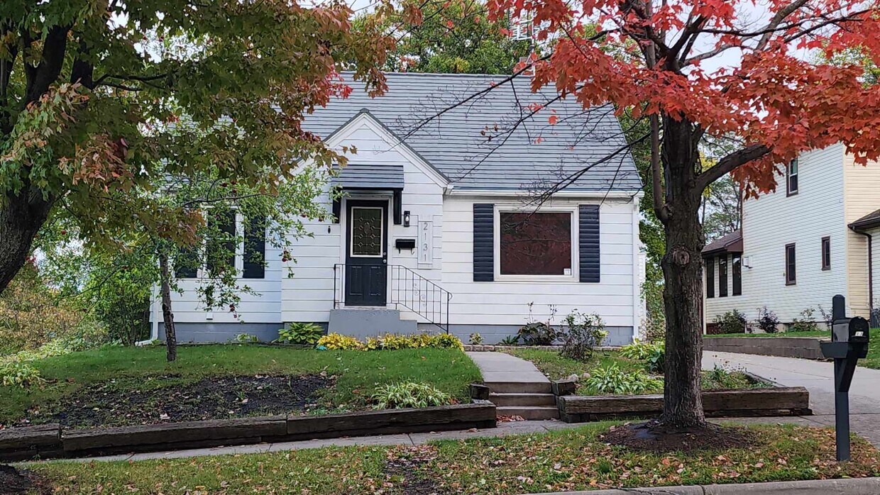 2131 14th St, Eau Claire, WI 54703 - House Rental in Eau Claire, WI ...