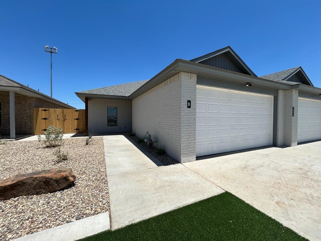 7004 40th St, Lubbock, TX 79407 - Townhome Rentals in Lubbock TX ...