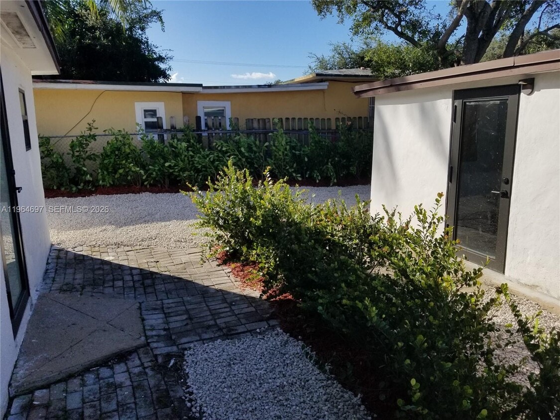 1756 Nw 94th St Unit Back, Miami, FL 33147 - Room for Rent in Miami, FL ...
