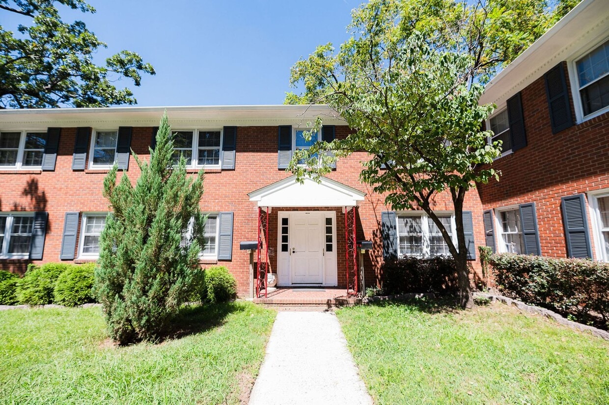 315 S Mendenhall St Unit C, Greensboro, NC 27403 - Room for Rent in ...