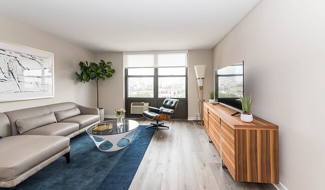 Reside on Barry Apartments - Chicago, IL | Apartments.com