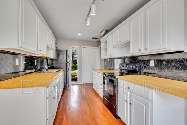 18 Berrywood Dr, Vestavia Hills, AL 35216 - Condo for Rent in Vestavia ...