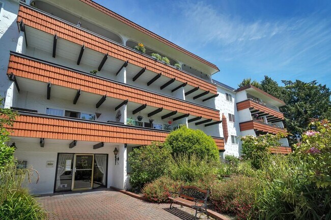 Monte Carlo Apartments Apartments - 1030 Pendergast St Victoria, BC ...