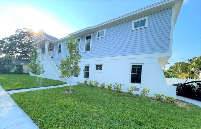 Old Southeast Houses for Rent with High Ceilings - Saint Petersburg, FL