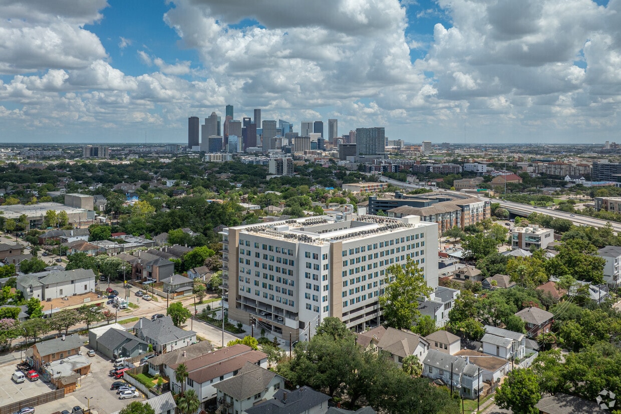 UNITI Montrose - 701 Richmond Ave Houston, TX 77006 | Apartments.com