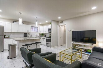 Sharpstown Acreage East Apartments for Rent with a Swimming Pool ...