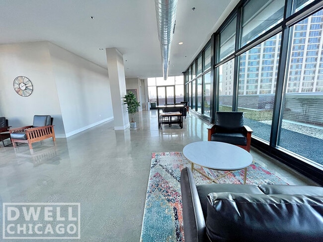 3033 N Broadway St, Chicago, IL 60657 - Apartments in Chicago, IL ...