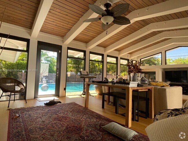 Coral Ridge Galt Apartments for Rent with a Swimming Pool - Fort ...